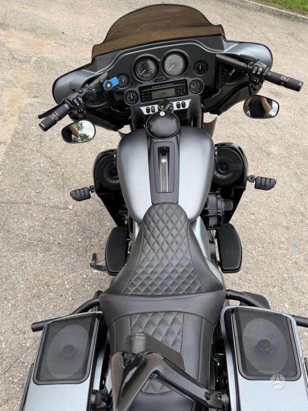 Grey Harley-Davidson Flhtcui 2013 in Kaunas, with an engine capacity of 1.69 L and mileage of 34 thousand km for 11200 €, photo 7 on AUTOMOTO.COM.LV