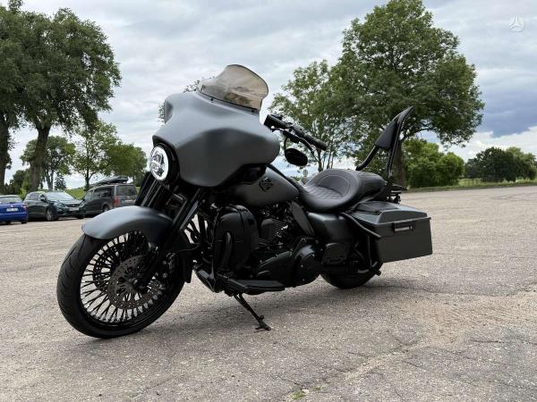 Grey Harley-Davidson Flhtcui 2013 in Kaunas, with an engine capacity of 1.69 L and mileage of 34 thousand km for 11200 €, photo 8 on AUTOMOTO.COM.LV