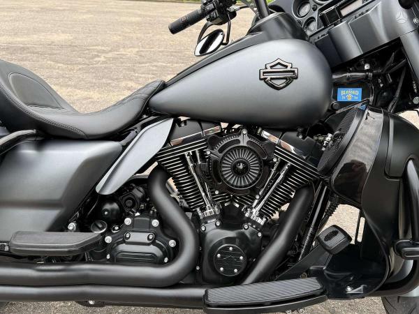 Grey Harley-Davidson Flhtcui 2013 in Kaunas, with an engine capacity of 1.69 L and mileage of 34 thousand km for 11200 €, photo 10 on AUTOMOTO.COM.LV