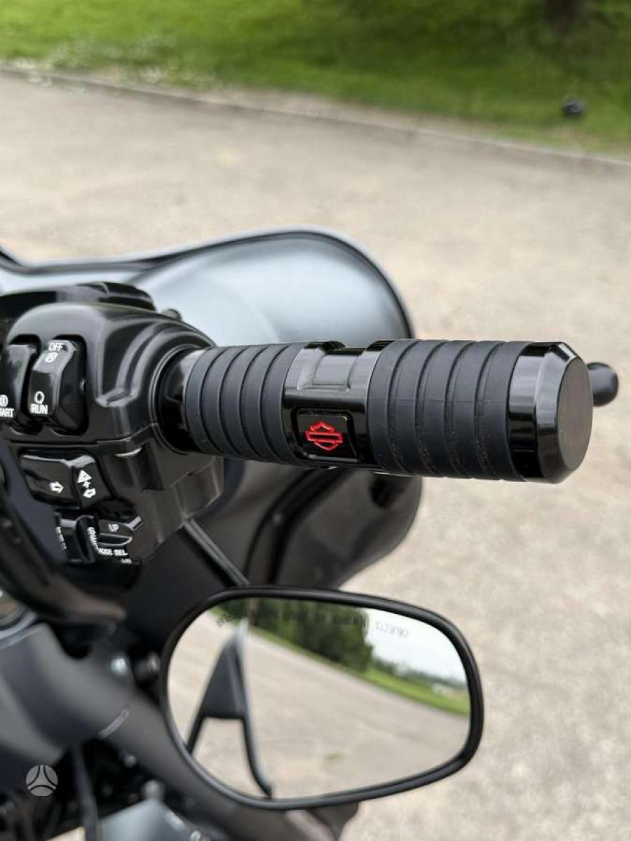 Grey Harley-Davidson Flhtcui 2013 in Kaunas, with an engine capacity of 1.69 L and mileage of 34 thousand km for 11200 €, photo 12 on AUTOMOTO.COM.LV
