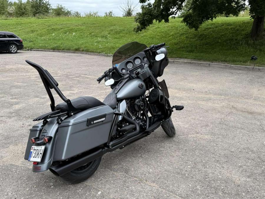 Grey Harley-Davidson Flhtcui 2013 in Kaunas, with an engine capacity of 1.69 L and mileage of 34 thousand km for 11200 €, photo 14 on AUTOMOTO.COM.LV