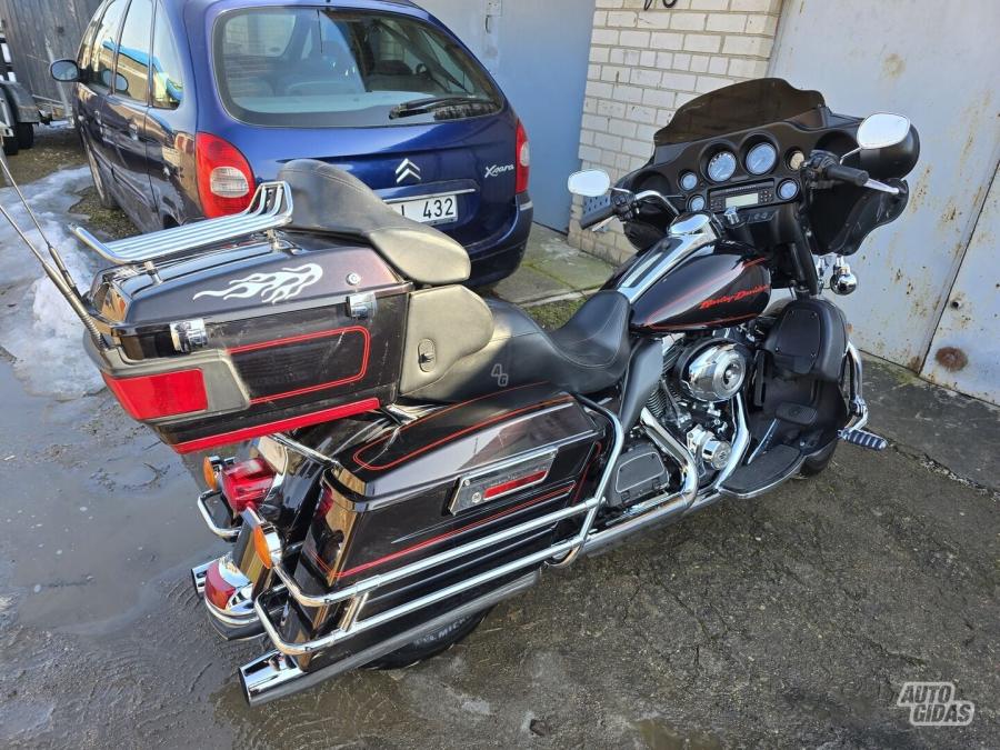 Harley-Davidson Flhtcui 2012 Viļņa, ar dzinēja tilpumu 1.69 L un nobraukumu 82 tūkst. km par 8888 €, foto 3 vietnē AUTOMOTO.COM.LV