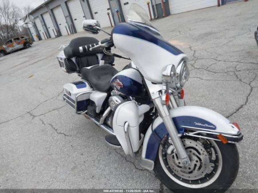 Balts Harley-Davidson Flhtcui 2007 Klaipėda, ar dzinēja tilpumu 1.58 L un nobraukumu 95 tūkst. km par 4200 €, foto 1 vietnē AUTOMOTO.COM.LV