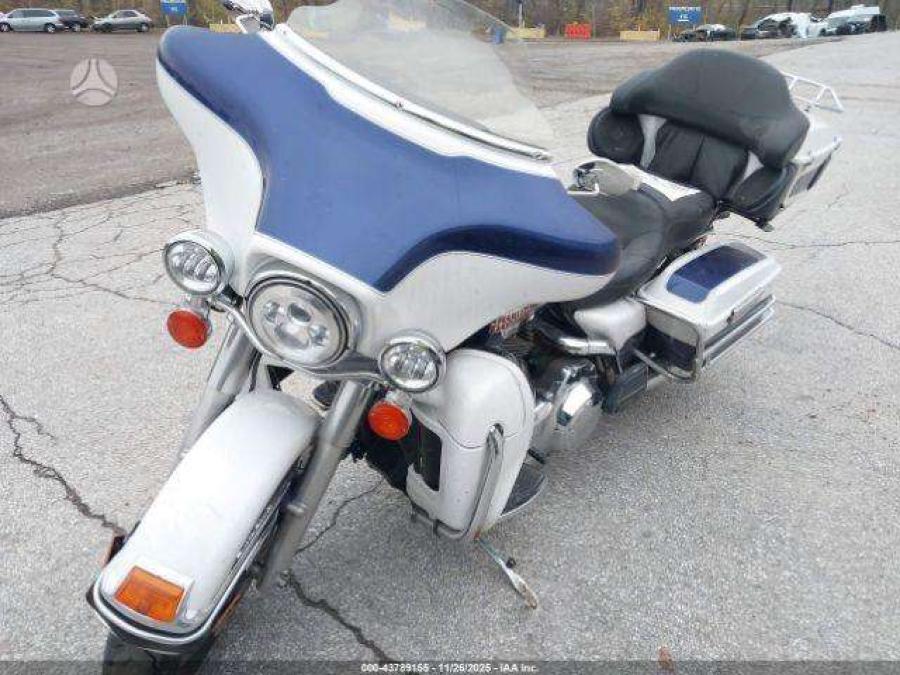 White Harley-Davidson Flhtcui 2007 in Klaipeda, with an engine capacity of 1.58 L and mileage of 95 thousand km for 4200 €, photo 2 on AUTOMOTO.COM.LV