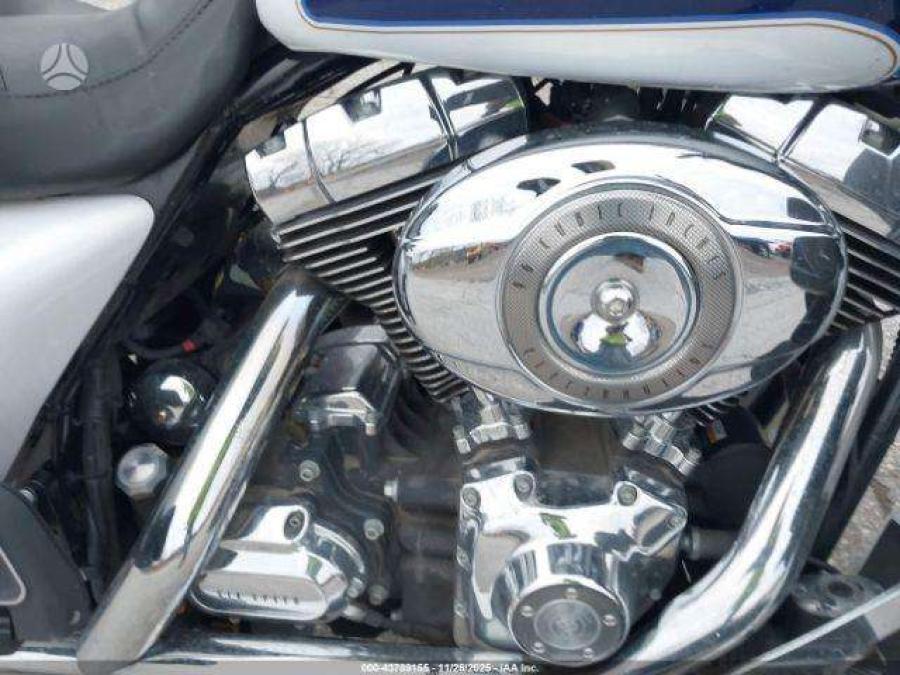 White Harley-Davidson Flhtcui 2007 in Klaipeda, with an engine capacity of 1.58 L and mileage of 95 thousand km for 4200 €, photo 8 on AUTOMOTO.COM.LV
