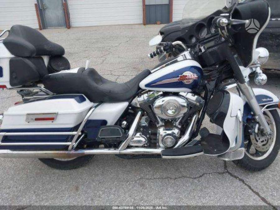 White Harley-Davidson Flhtcui 2007 in Klaipeda, with an engine capacity of 1.58 L and mileage of 95 thousand km for 4200 €, photo 12 on AUTOMOTO.COM.LV
