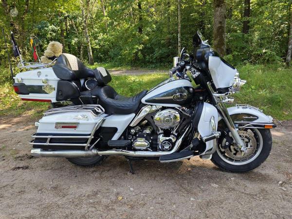 Balts Harley-Davidson Flhtcui 2008 Kėdainiai, ar dzinēja tilpumu 1.58 L un nobraukumu 67 tūkst. km par 5999 €, foto 3 vietnē AUTOMOTO.COM.LV