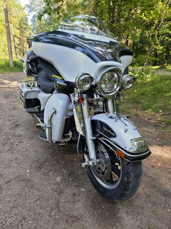 Balts Harley-Davidson Flhtcui 2008 Kėdainiai, ar dzinēja tilpumu 1.58 L un nobraukumu 67 tūkst. km par 5999 €, foto 8 vietnē AUTOMOTO.COM.LV