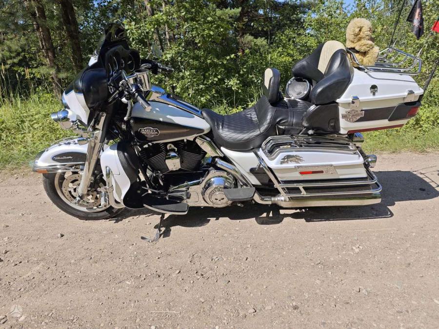 Balts Harley-Davidson Flhtcui 2008 Kėdainiai, ar dzinēja tilpumu 1.58 L un nobraukumu 67 tūkst. km par 5999 €, foto 12 vietnē AUTOMOTO.COM.LV