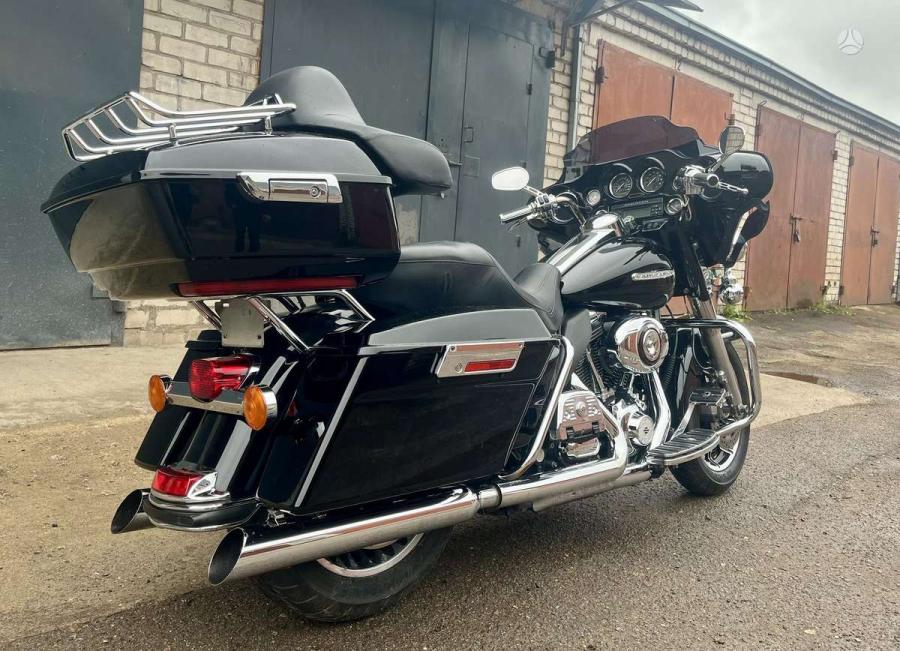 Black Harley-Davidson FLHTK 2010 in Kaunas, with an engine capacity of 1.69 L and mileage of 38 thousand km for 7800 €, photo 4 on AUTOMOTO.COM.LV