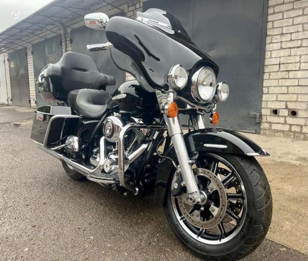 Black Harley-Davidson FLHTK 2010 in Kaunas, with an engine capacity of 1.69 L and mileage of 38 thousand km for 7800 €, photo 6 on AUTOMOTO.COM.LV