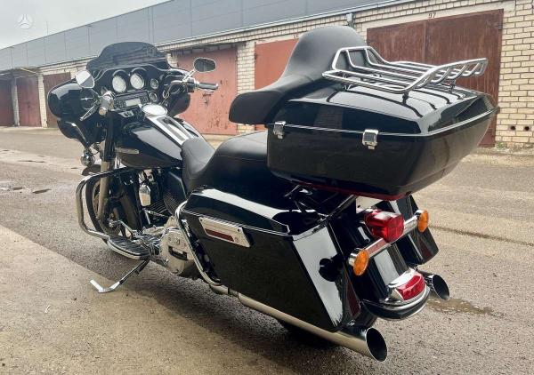 Black Harley-Davidson FLHTK 2010 in Kaunas, with an engine capacity of 1.69 L and mileage of 38 thousand km for 7800 €, photo 7 on AUTOMOTO.COM.LV