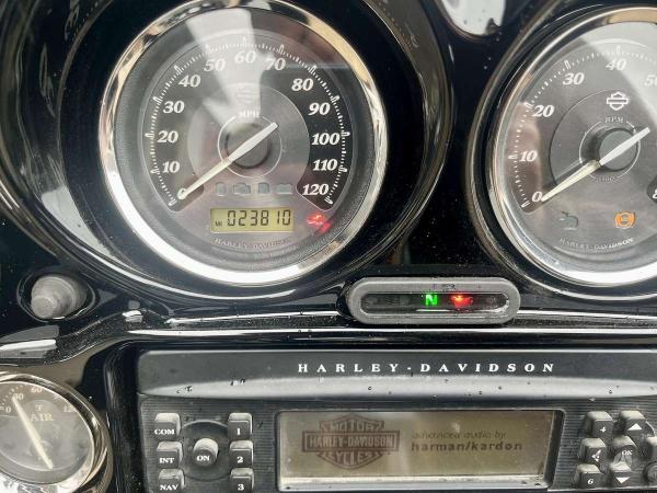 Black Harley-Davidson FLHTK 2010 in Kaunas, with an engine capacity of 1.69 L and mileage of 38 thousand km for 7800 €, photo 10 on AUTOMOTO.COM.LV