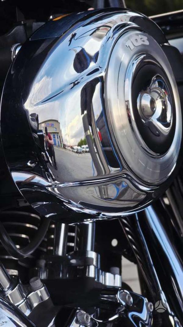 Melns Harley-Davidson FLHTK 2012 Viļņa, ar dzinēja tilpumu 1.69 L un nobraukumu 108 tūkst. km par 8200 €, foto 3 vietnē AUTOMOTO.COM.LV