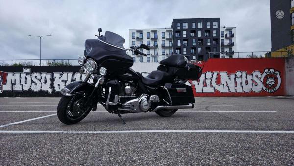 Melns Harley-Davidson FLHTK 2012 Viļņa, ar dzinēja tilpumu 1.69 L un nobraukumu 108 tūkst. km par 8200 €, foto 4 vietnē AUTOMOTO.COM.LV