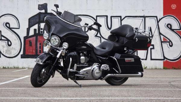 Melns Harley-Davidson FLHTK 2012 Viļņa, ar dzinēja tilpumu 1.69 L un nobraukumu 108 tūkst. km par 8200 €, foto 7 vietnē AUTOMOTO.COM.LV