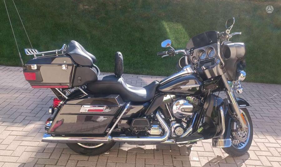 Black Harley-Davidson FLHTK 2012 in Vilnius, with an engine capacity of 1.69 L and mileage of 49 thousand km for 8400 €, photo 1 on AUTOMOTO.COM.LV