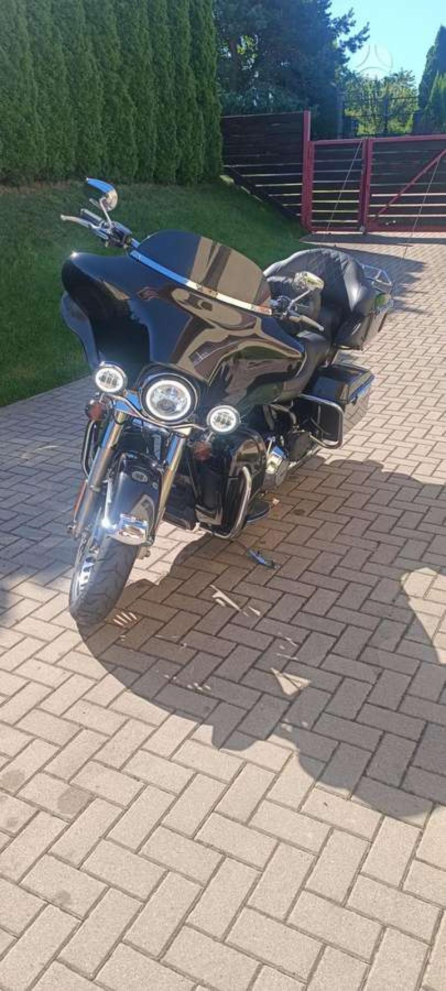 Black Harley-Davidson FLHTK 2012 in Vilnius, with an engine capacity of 1.69 L and mileage of 49 thousand km for 8400 €, photo 3 on AUTOMOTO.COM.LV