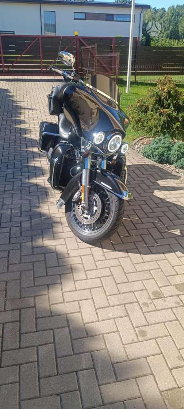 Melns Harley-Davidson FLHTK 2012 Viļņa, ar dzinēja tilpumu 1.69 L un nobraukumu 49 tūkst. km par 8400 €, foto 3 vietnē AUTOMOTO.COM.LV