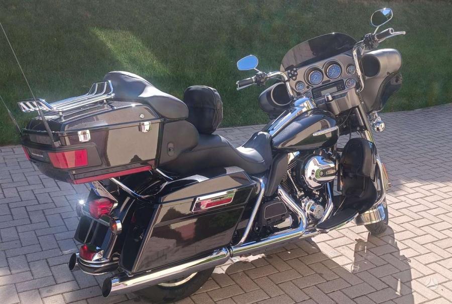 Black Harley-Davidson FLHTK 2012 in Vilnius, with an engine capacity of 1.69 L and mileage of 49 thousand km for 8400 €, photo 5 on AUTOMOTO.COM.LV