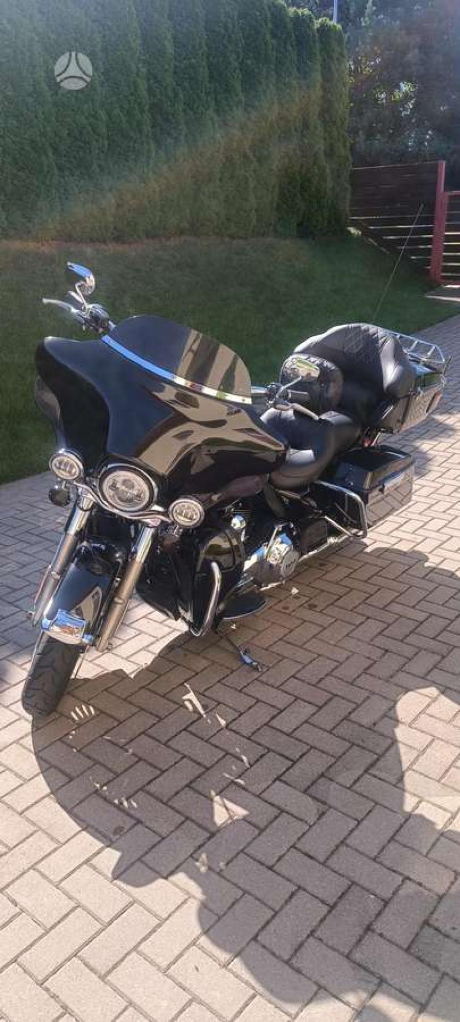 Black Harley-Davidson FLHTK 2012 in Vilnius, with an engine capacity of 1.69 L and mileage of 49 thousand km for 8400 €, photo 6 on AUTOMOTO.COM.LV