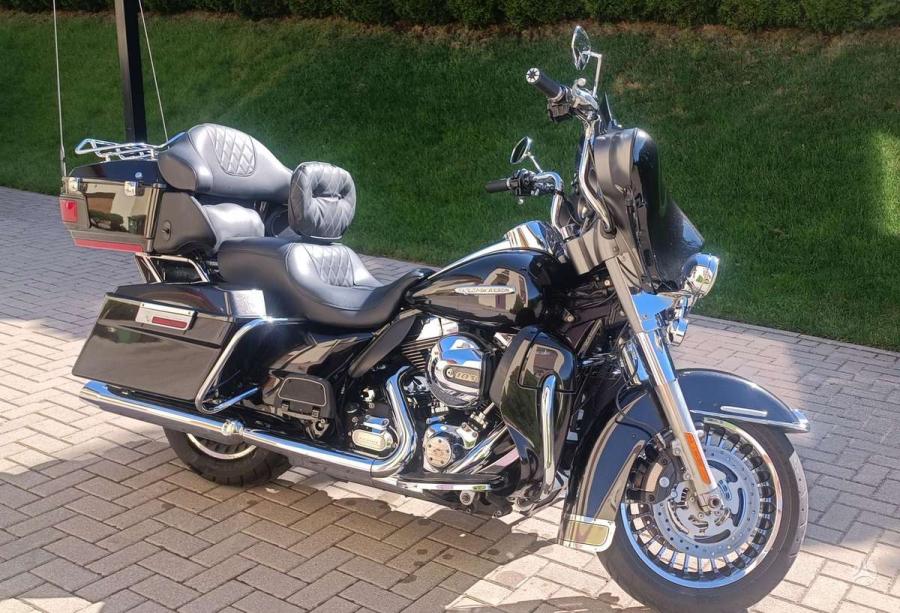 Black Harley-Davidson FLHTK 2012 in Vilnius, with an engine capacity of 1.69 L and mileage of 49 thousand km for 8400 €, photo 8 on AUTOMOTO.COM.LV