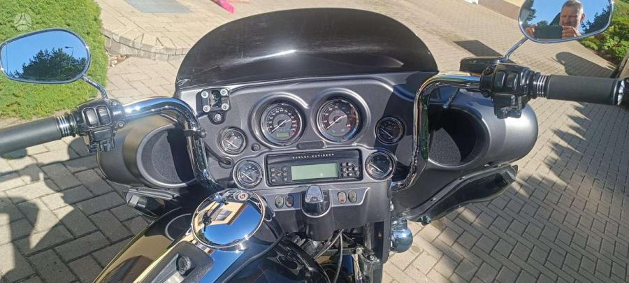 Black Harley-Davidson FLHTK 2012 in Vilnius, with an engine capacity of 1.69 L and mileage of 49 thousand km for 8400 €, photo 11 on AUTOMOTO.COM.LV