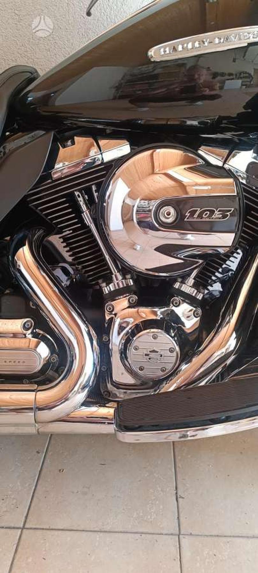 Black Harley-Davidson FLHTK 2012 in Vilnius, with an engine capacity of 1.69 L and mileage of 49 thousand km for 8400 €, photo 12 on AUTOMOTO.COM.LV