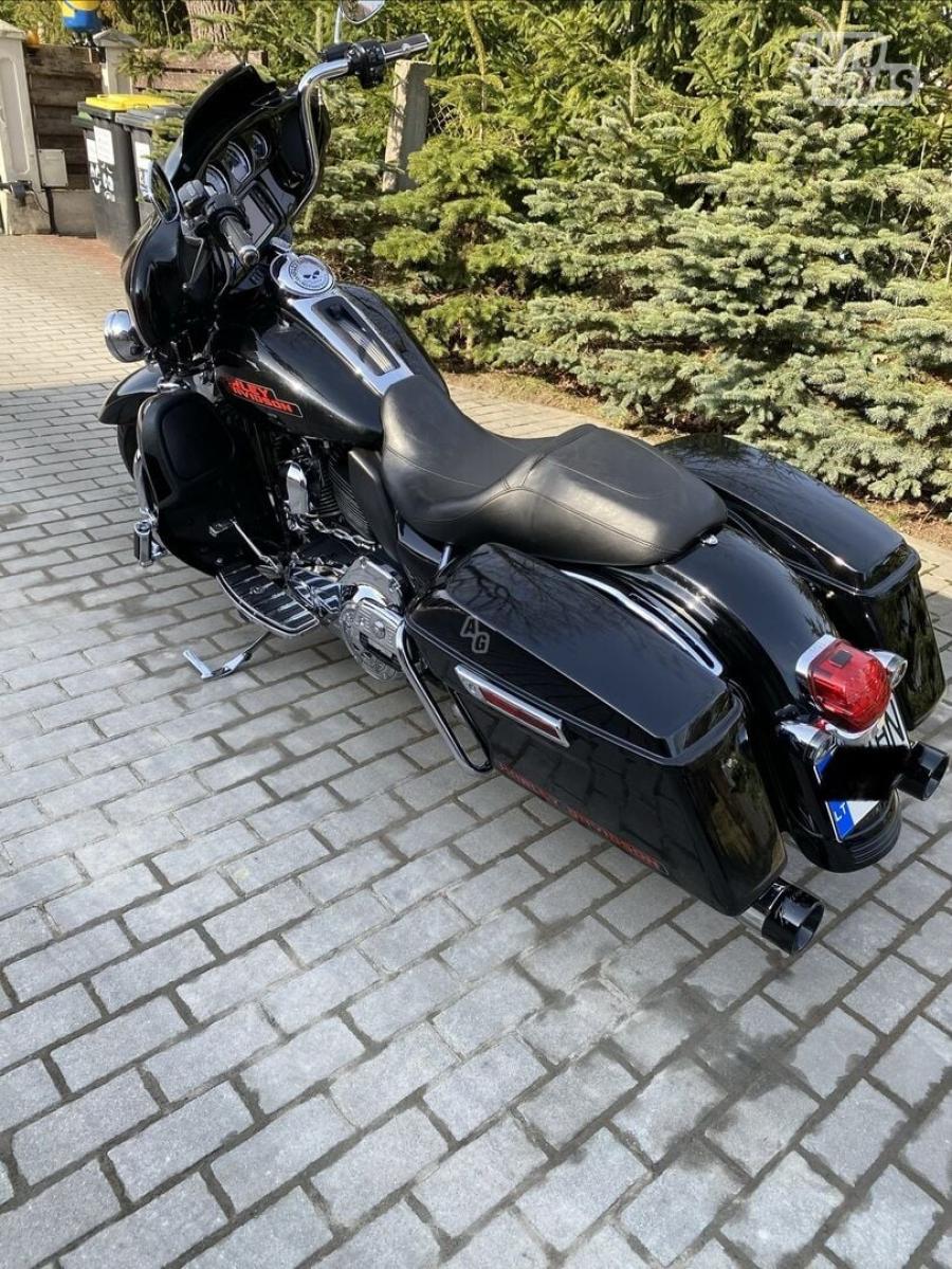 Melns Harley-Davidson FLHTK 2015 Klaipėda, ar dzinēja tilpumu 1.69 L un nobraukumu 67 tūkst. km par 12700 €, foto 13 vietnē AUTOMOTO.COM.LV