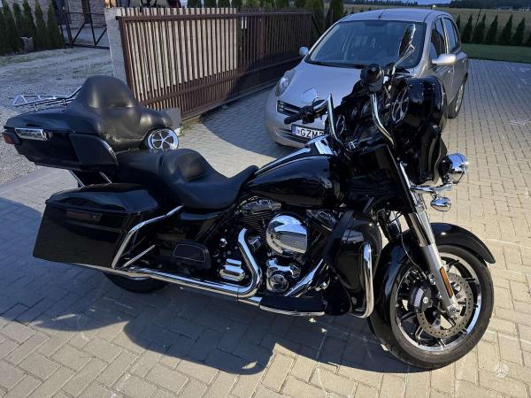 Black Harley-Davidson FLHTK 2016 in Kaunas, with an engine capacity of 1.69 L and mileage of 54 thousand km for 12500 €, photo 4 on AUTOMOTO.COM.LV