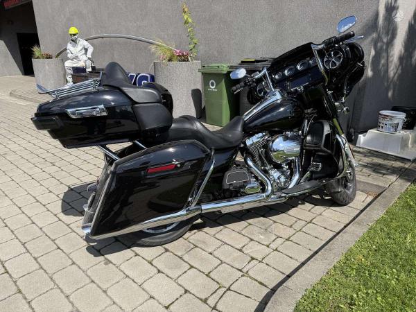 Black Harley-Davidson FLHTK 2016 in Kaunas, with an engine capacity of 1.69 L and mileage of 54 thousand km for 12500 €, photo 5 on AUTOMOTO.COM.LV