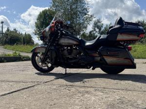 Black Harley-Davidson FLHTK 2020 in Riga, with an engine capacity of 1.87 L and mileage of 26 thousand km for 19900 €, photo 3 on AUTOMOTO.COM.LV