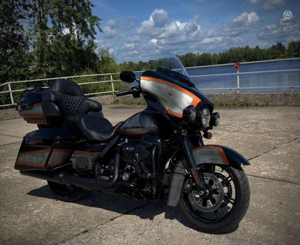 Black Harley-Davidson FLHTK 2020 in Riga, with an engine capacity of 1.87 L and mileage of 26 thousand km for 19900 €, photo 8 on AUTOMOTO.COM.LV