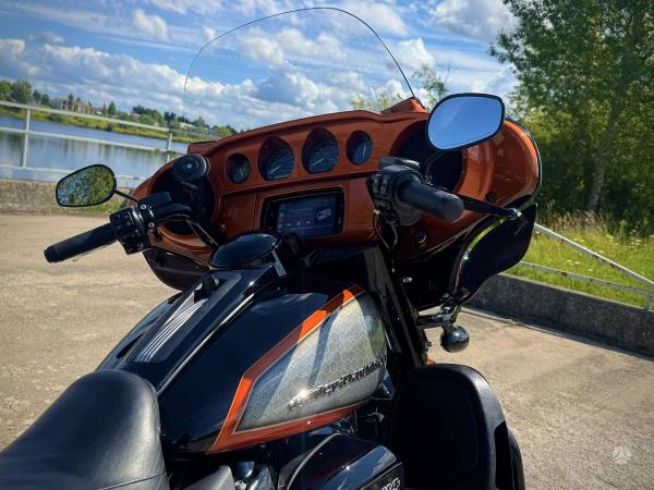 Black Harley-Davidson FLHTK 2020 in Riga, with an engine capacity of 1.87 L and mileage of 26 thousand km for 19900 €, photo 10 on AUTOMOTO.COM.LV