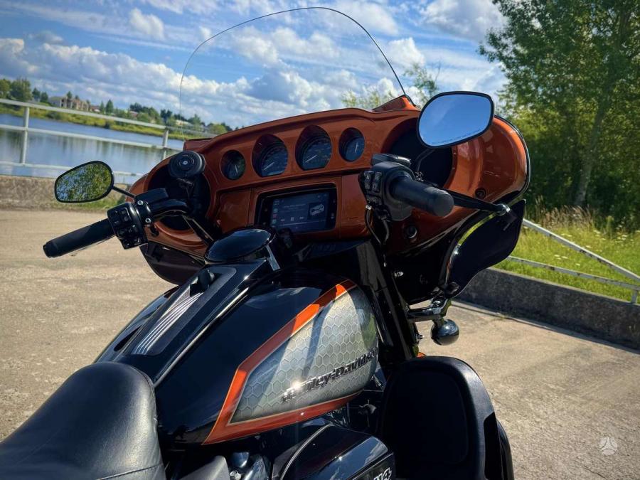 Black Harley-Davidson FLHTK 2020 in Riga, with an engine capacity of 1.87 L and mileage of 26 thousand km for 19900 €, photo 11 on AUTOMOTO.COM.LV