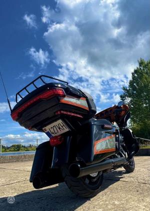 Black Harley-Davidson FLHTK 2020 in Riga, with an engine capacity of 1.87 L and mileage of 26 thousand km for 19900 €, photo 14 on AUTOMOTO.COM.LV
