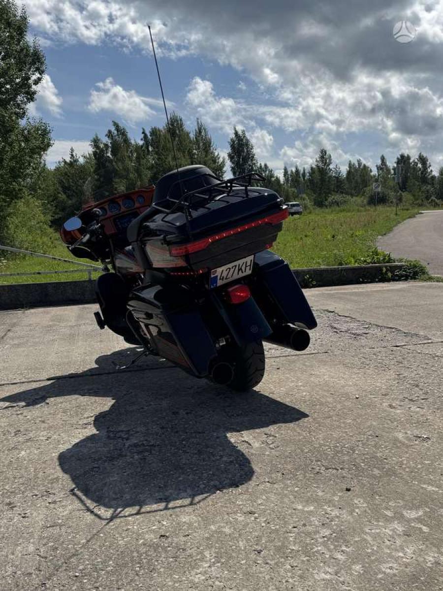Black Harley-Davidson FLHTK 2020 in Riga, with an engine capacity of 1.87 L and mileage of 26 thousand km for 19900 €, photo 17 on AUTOMOTO.COM.LV