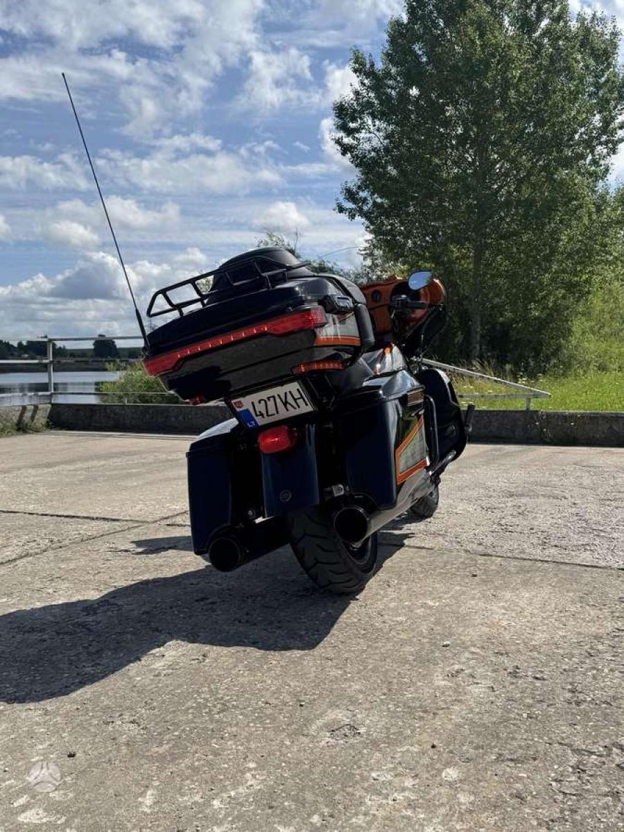 Black Harley-Davidson FLHTK 2020 in Riga, with an engine capacity of 1.87 L and mileage of 26 thousand km for 19900 €, photo 19 on AUTOMOTO.COM.LV
