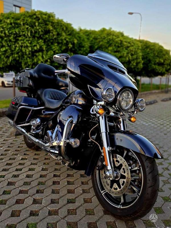 Harley-Davidson FLHTK 2018 in Vilnius on AUTOMOTO.COM.LV Harley-Davidson FLHTK 2018 in Vilnius, with an engine capacity of 1.92 L and mileage of 72 thousand km for 14300 €, photo 4 on AUTOMOTO.COM.LV