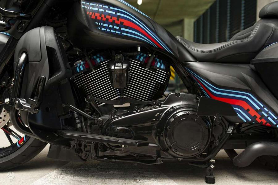 Harley-Davidson FLHTK 2019 Viļņa, ar dzinēja tilpumu 1.87 L un nobraukumu 17 tūkst. km par 39400 €, foto 19 vietnē AUTOMOTO.COM.LV