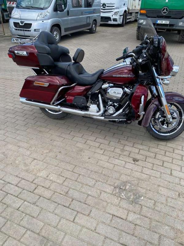 Red Harley-Davidson FLHTK 2017 in Plunge, with an engine capacity of 1.75 L and mileage of 42 thousand km for 13200 €, photo 7 on AUTOMOTO.COM.LV