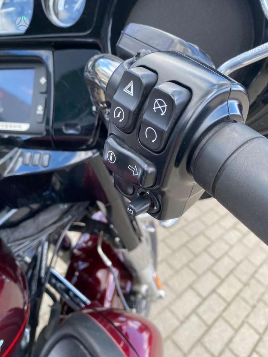 Red Harley-Davidson FLHTK 2017 in Plunge, with an engine capacity of 1.75 L and mileage of 42 thousand km for 13200 €, photo 13 on AUTOMOTO.COM.LV