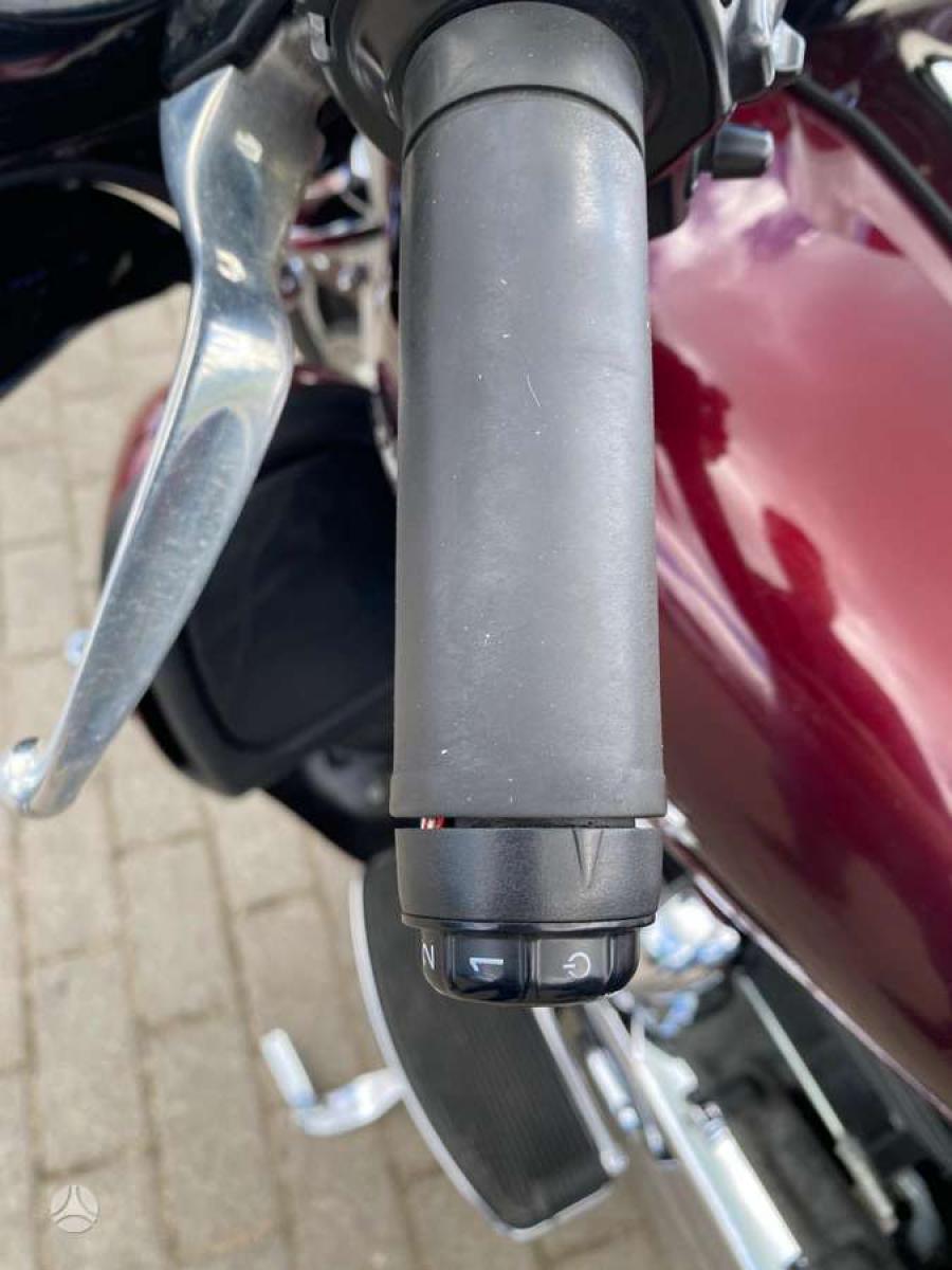 Red Harley-Davidson FLHTK 2017 in Plunge, with an engine capacity of 1.75 L and mileage of 42 thousand km for 13200 €, photo 15 on AUTOMOTO.COM.LV