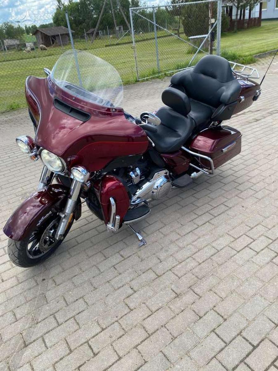 Red Harley-Davidson FLHTK 2017 in Plunge, with an engine capacity of 1.75 L and mileage of 42 thousand km for 13200 €, photo 18 on AUTOMOTO.COM.LV