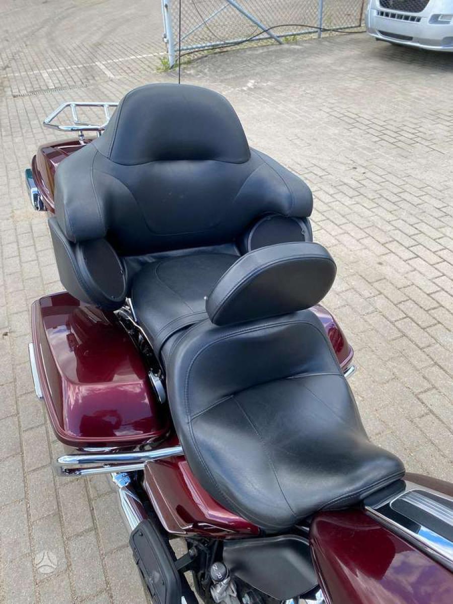 Red Harley-Davidson FLHTK 2017 in Plunge, with an engine capacity of 1.75 L and mileage of 42 thousand km for 13200 €, photo 19 on AUTOMOTO.COM.LV