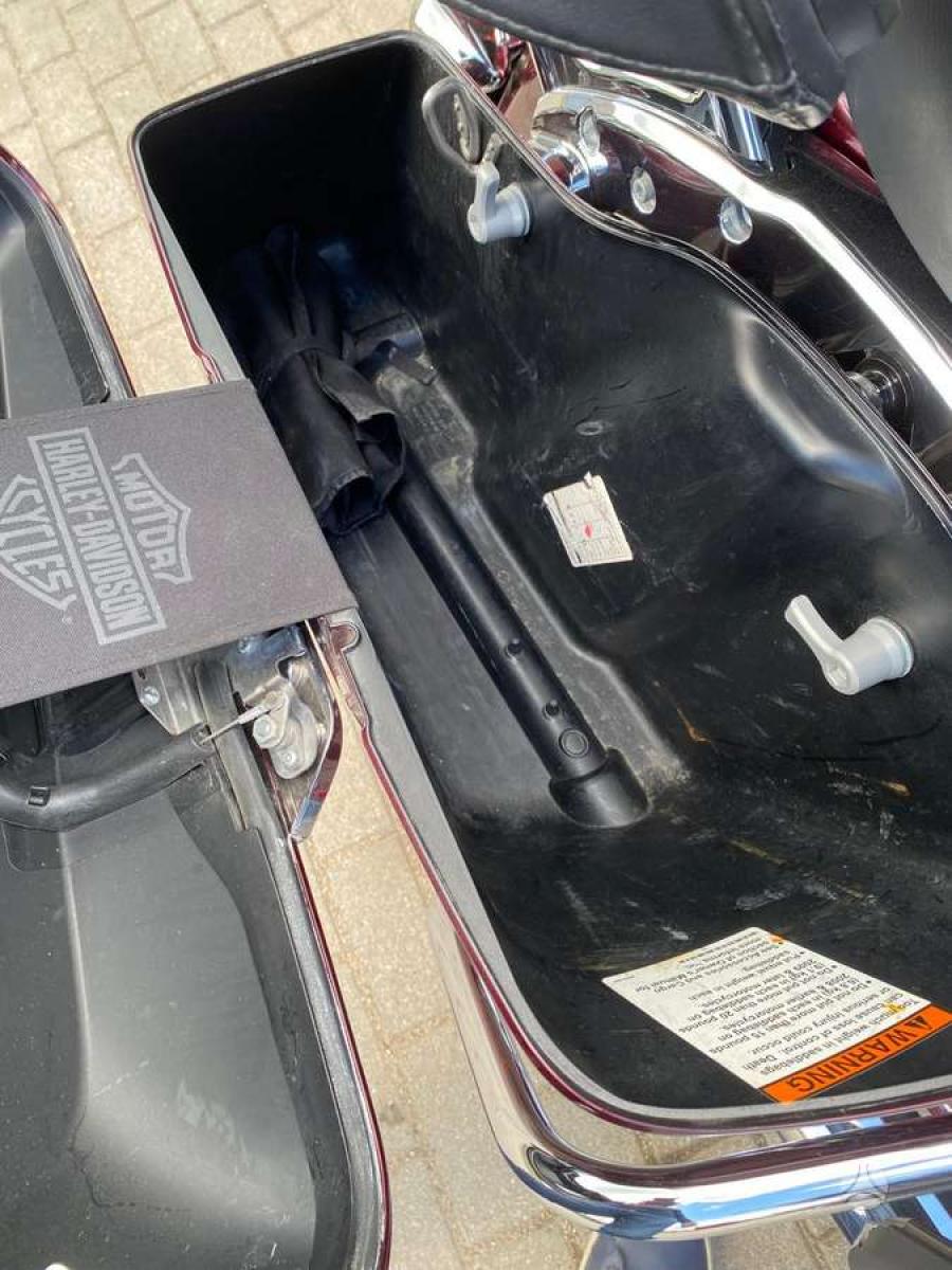 Red Harley-Davidson FLHTK 2017 in Plunge, with an engine capacity of 1.75 L and mileage of 42 thousand km for 13200 €, photo 21 on AUTOMOTO.COM.LV