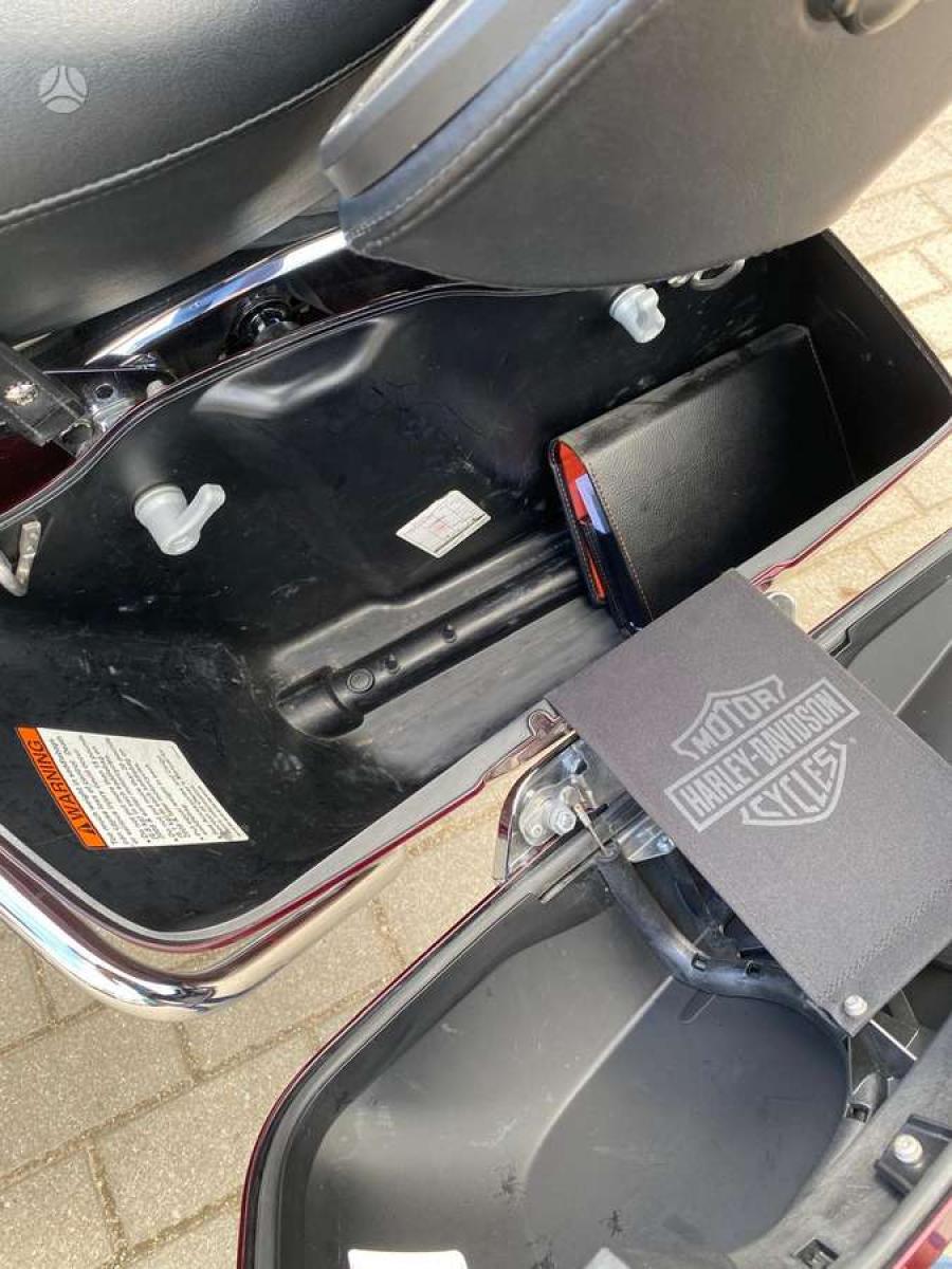 Red Harley-Davidson FLHTK 2017 in Plunge, with an engine capacity of 1.75 L and mileage of 42 thousand km for 13200 €, photo 22 on AUTOMOTO.COM.LV