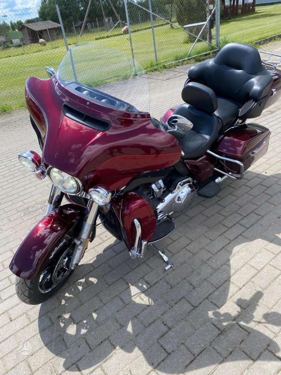 Red Harley-Davidson FLHTK 2017 in Plunge, with an engine capacity of 1.75 L and mileage of 42 thousand km for 13200 €, photo 24 on AUTOMOTO.COM.LV