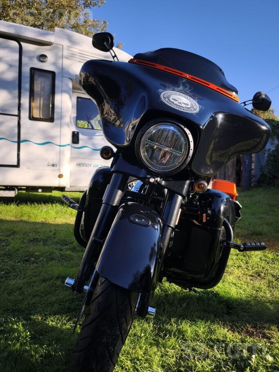 Harley-Davidson FLHX 2013 Rīga, ar dzinēja tilpumu 1.69 L un nobraukumu 0 tūkst. km par 10000 €, foto 3 vietnē AUTOMOTO.COM.LV