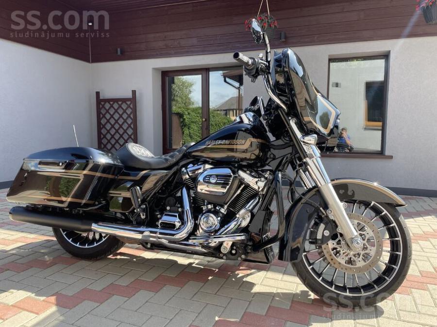 Harley-Davidson FLHX 2017 in Liepaja, with an engine capacity of 1.75 L and mileage of 0 thousand km for 15500 €, photo 3 on AUTOMOTO.COM.LV